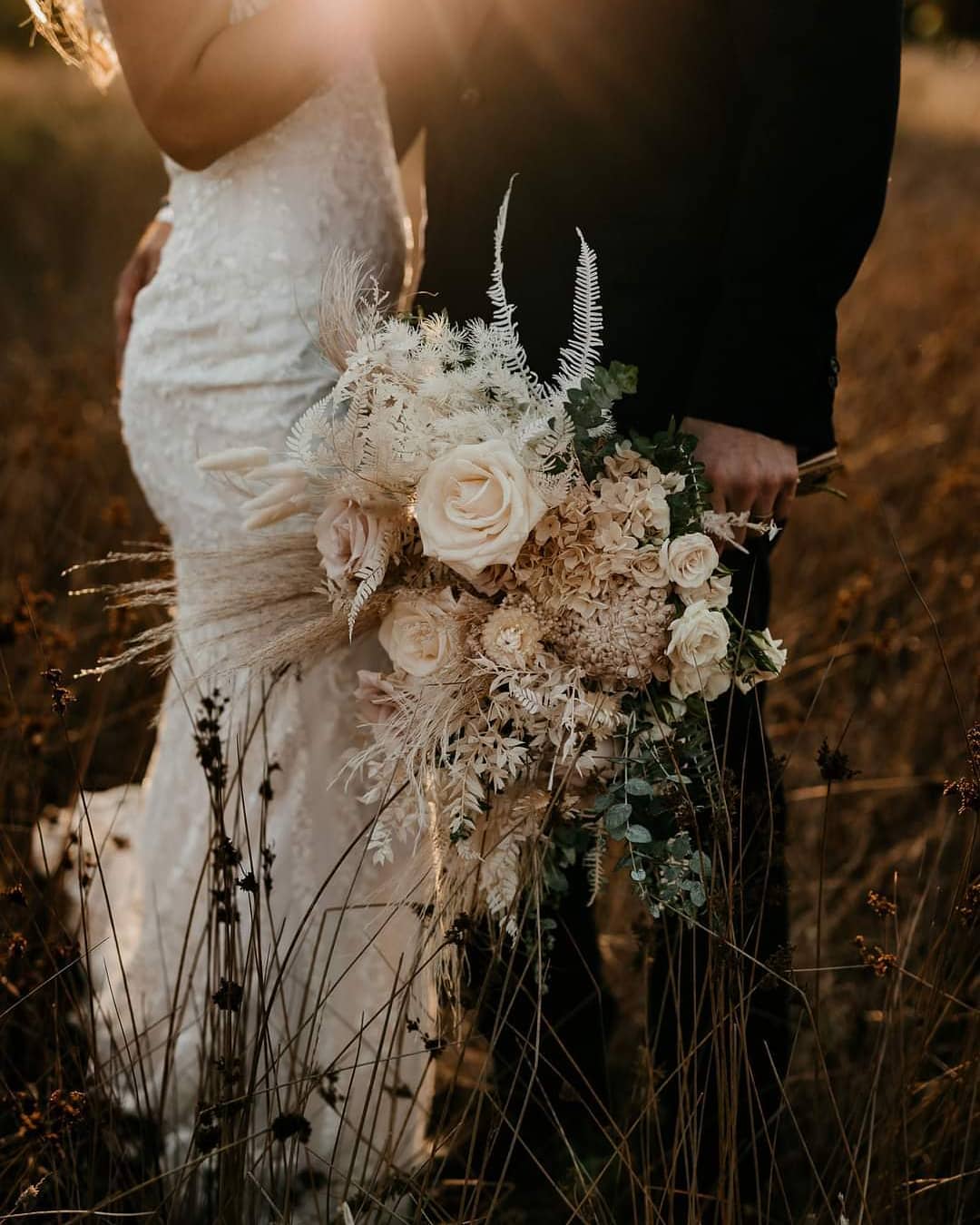 10 bloomin’ beautiful wedding bouquet styles